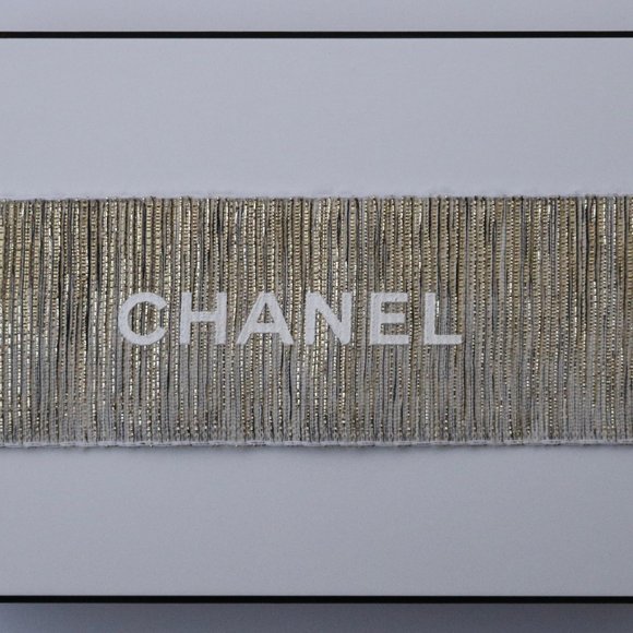 CHANEL | Party Supplies | Chanel Signature Medium White Black Gift Box ...